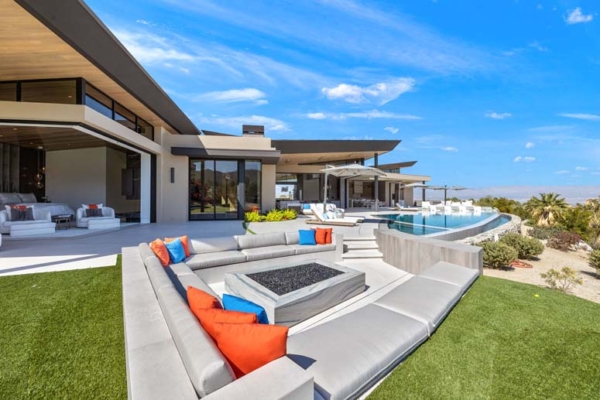 Team Sun Builders | Luxury Homes. Distinctive Experience.